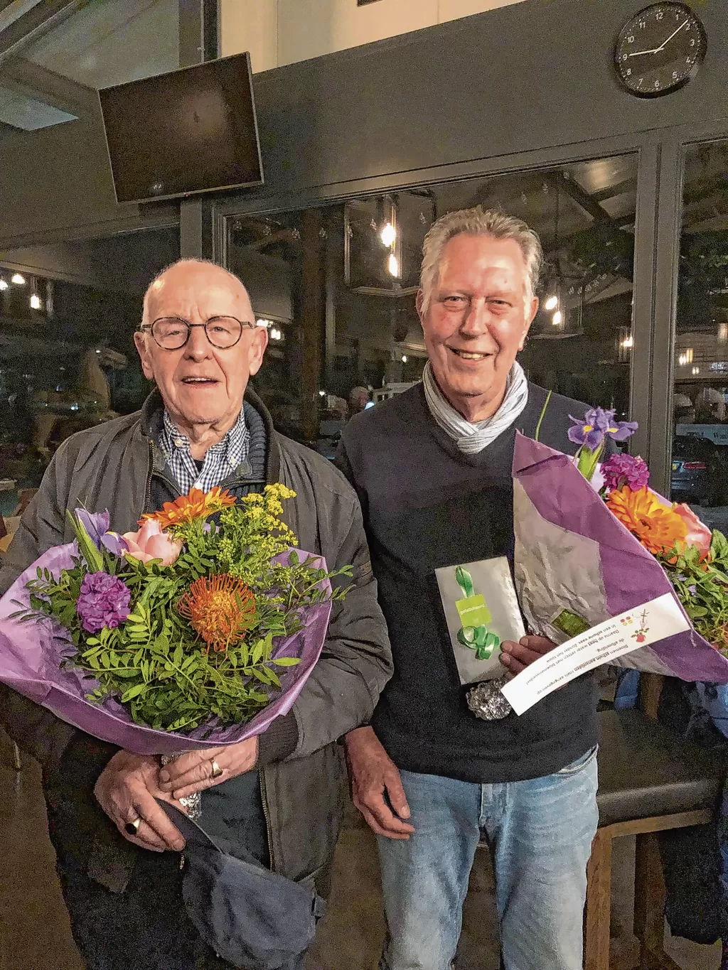 Zilveren jubilarissen Jan Slaats en Frie van Bokhoven gehuldigd